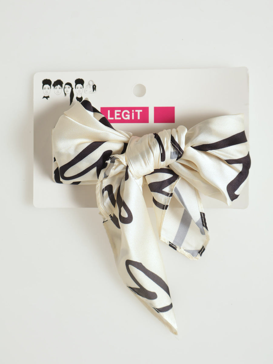 Heart Print Satin Scarf - Beige/Black – LEGiT