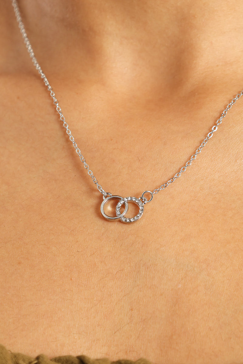 Interlink Diamante Disc Necklace And Earrings - Silver – LEGiT