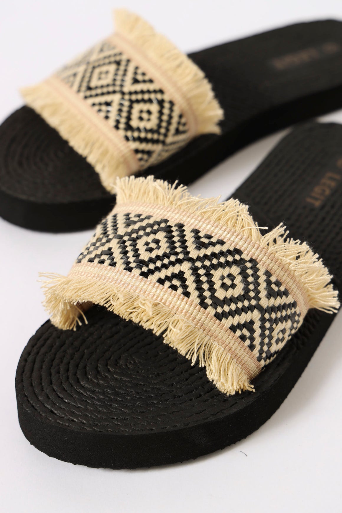 Sandals – LEGiT
